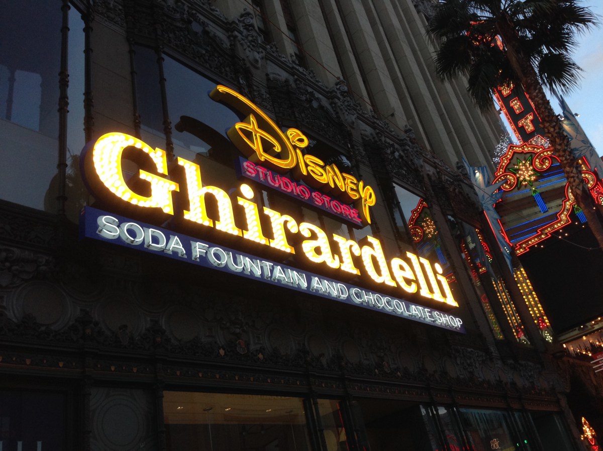 Disney Studio Store Hollywood – Pin Trading 201 – Disney Nerds